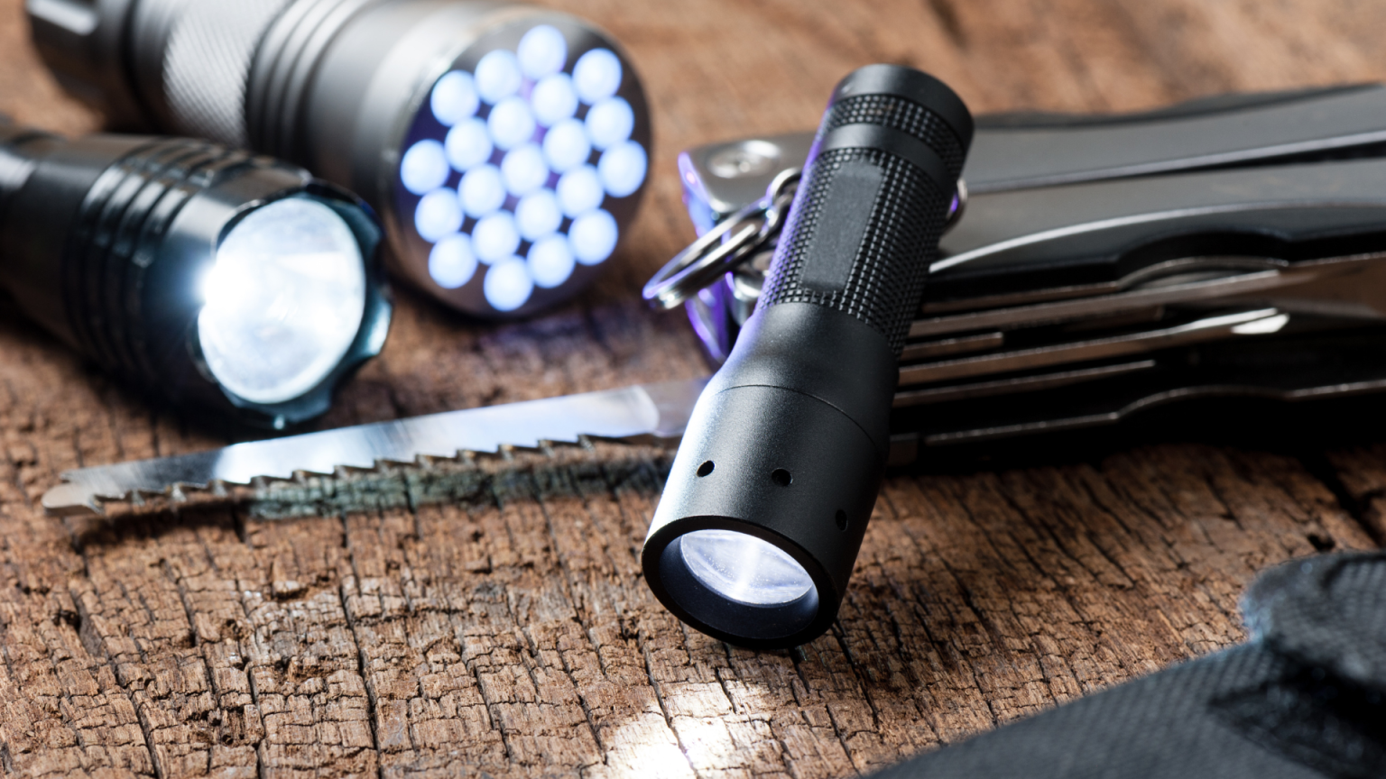 วิวัฒนาการของ ไฟฉาย – จากหลอดไส้สู่ ไฟฉาย LED พลังงานสูง – led-Flashlights
